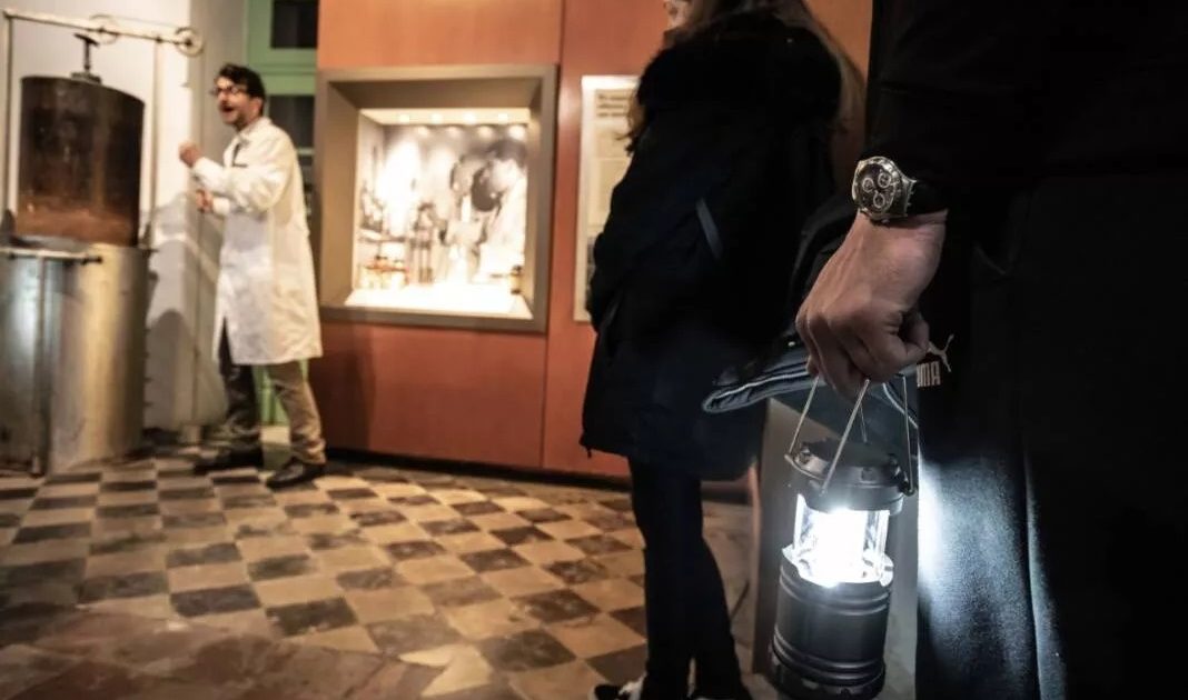 «Ποιος κρατάει το φανάρι»: Θεατρική ξενάγηση στο Βιομηχανικό Μουσείο ...