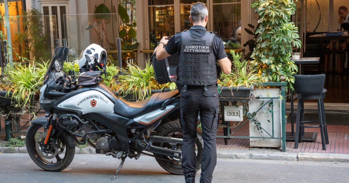 Δήμος Αθηναίων: Σφραγίσεις σε 38 καταστήματα για υπέρβαση κοινόχρηστου ...